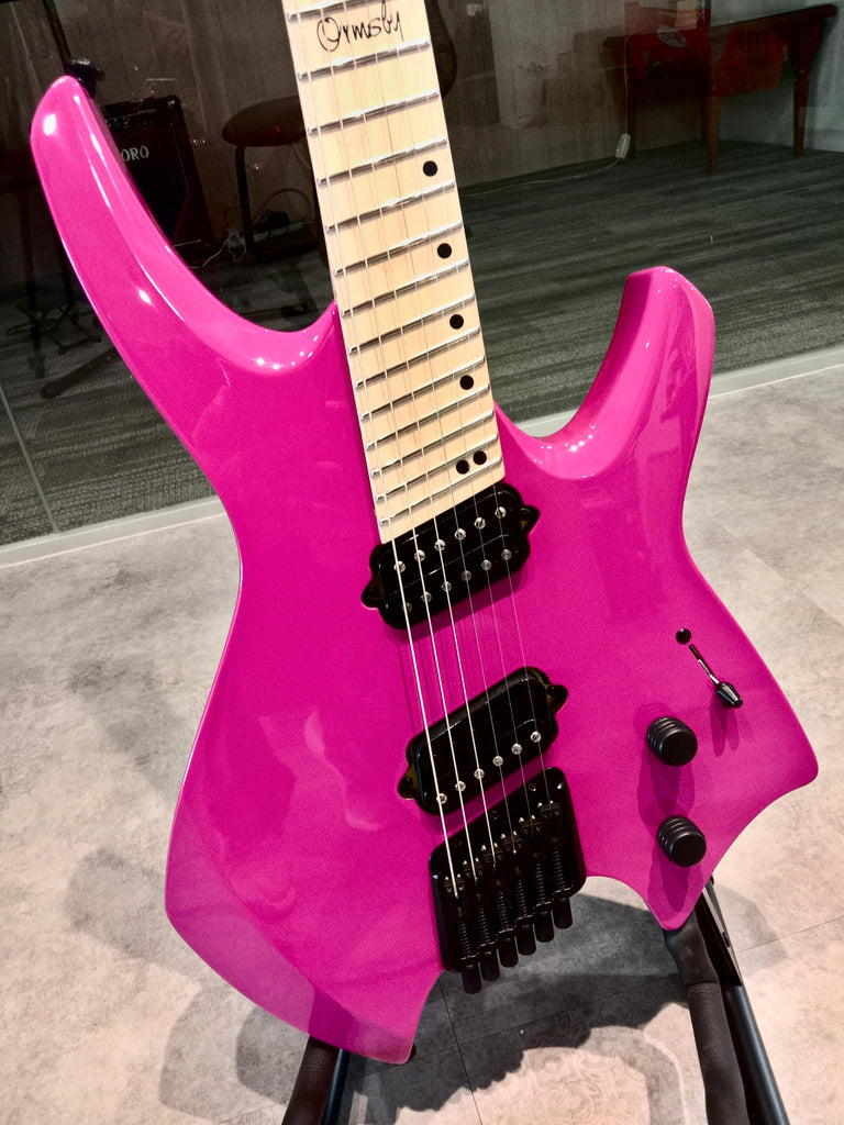Magenta Memukau: Gitar Elektrik 6-Tali Ormsby Headless Goliath GTR Run ...